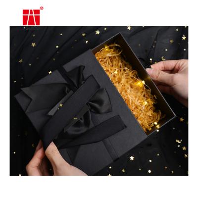 Cina Contenitore di regalo quadrato nero su ordinazione del pacchetto con il pacchetto del regalo di Bowknot del nastro per le donne in vendita
