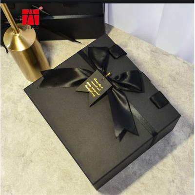 Cina Contenitore di regalo quadrato nero su ordinazione del pacchetto con il pacchetto del regalo di Bowknot del nastro per le donne in vendita