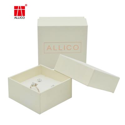 China Geschenkbox-Kraftpapier-Kästen mit Deckeln für die Geschenke, welche die einfachen Kästen in Handarbeit machen, bauen für Partei zusammen zu verkaufen