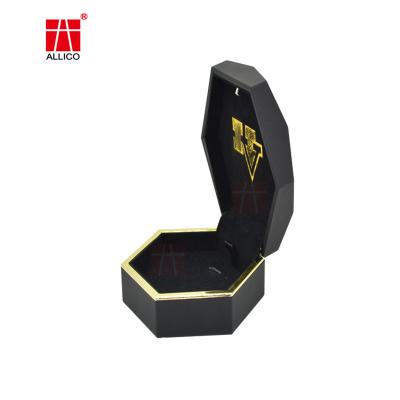 Cina Nozze Ring Presentation Box, scatola di cartone di timbratura di oro di esagono 88g in vendita