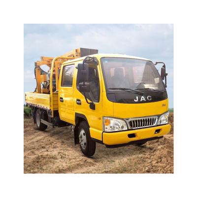 Cina rendimento elevato dell'impianto di perforazione della trivellazione dell'acqua montato camion profondo di 100m 200m in vendita