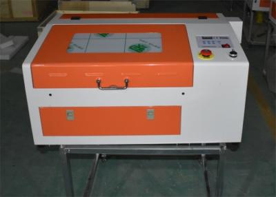 Cina Piccolo taglio del laser 3040 e dispositivo di raffreddamento 60kg della pompa idraulica della macchina per incidere in vendita