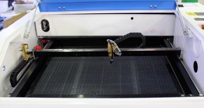 Cina incisore Water Cooling della taglierina del laser di 500mm/S 450W 4060 in vendita