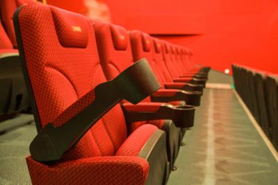 Cina Mobilia della stanza del teatro professionale, superficie curva del rivestimento della polvere della disposizione dei posti a sedere del teatro in vendita