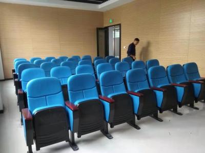 Cina Disposizione dei posti a sedere commerciale di cuoio del teatro, schienale ergonomico della sedia del Recliner del teatro in vendita