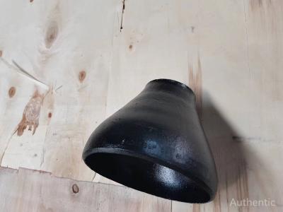 Cina Xxs SCH30 Accessori per raccordi per tubi saldati in lega di acciaio Cappucci per riduttori a T a gomito con flangia in vendita