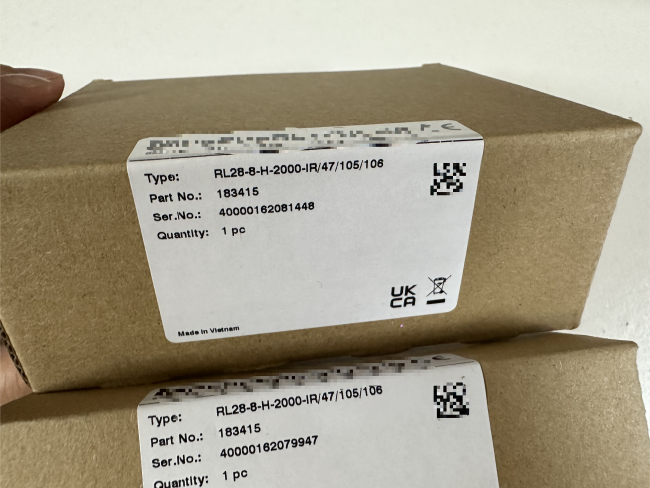 RL28-8-H-2000-IR/47/105 sensor front view