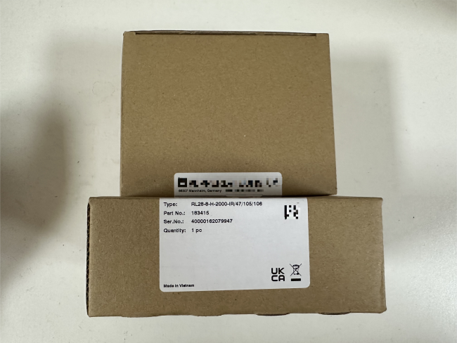 RL28-8-H-2000-IR/47/105 sensor side view