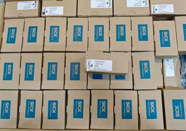 SICK DT35-B15251 time-of-flight sensor product image