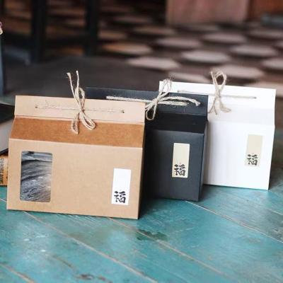 Cina Scatola ondulata e flauto di carta nera di Kraft con l'imballaggio trasparente del regalo della frutta della finestra della maniglia in vendita