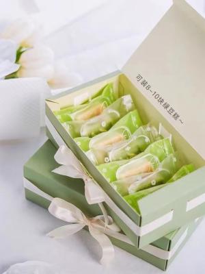 Cina Art Paper Foldable Gift Boxes verde con il nastro personalizza l'imballaggio di Candy del biscotto in vendita