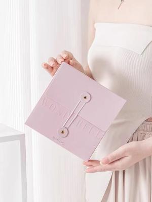 Cina Art Paper Foldable Gift Boxes porpora con i divisori Matt Lamination del nastro in vendita