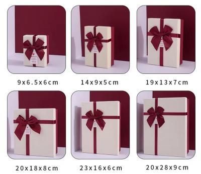 Cina Confezioni regalo in cartone laminazione lucida fatta a mano con coperchio e forma inferiore in vendita