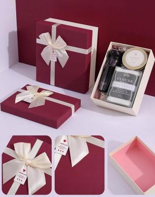 Cina Confezioni regalo in cartone laminazione lucida fatta a mano con coperchio e forma inferiore in vendita