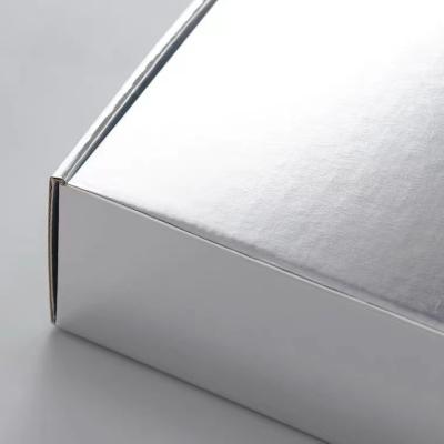 Cina Scatola in cartone ondulato con flauto E color argento con logo in rilievo Confezione regalo per la spedizione della posta in vendita