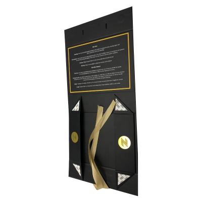 Cina Contenitore di regalo magnetico magnetico nero fatto a mano del nastro del contenitore di regalo della chiusura Matt Black in vendita