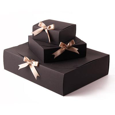 Chine Boîte-cadeau pliables rigides d'accueil d'OEM avec le ruban, boîtes en carton de paquet plat à vendre