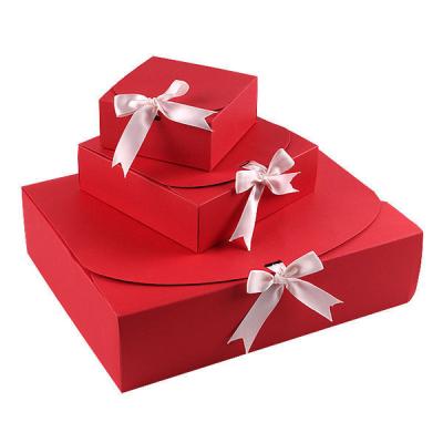 Chine Boîte-cadeau pliables rigides d'accueil d'OEM avec le ruban, boîtes en carton de paquet plat à vendre