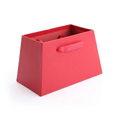 Cina Sacchetto della spesa di carta stampato romantico del certificato del FSC, contenitori d'imballaggio di fiore in vendita
