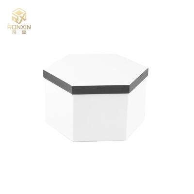Cina Carta patinata esagonale bianca dei contenitori di regalo del cartone per Candy dolce in vendita