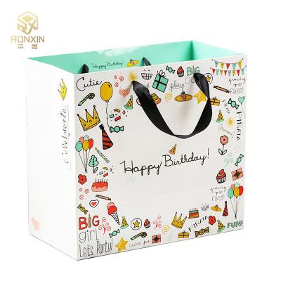 Cina CMYK riciclabile ha stampato la borsa del regalo di buon compleanno, ha personalizzato le borse di favore di partito in vendita