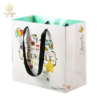 Cina CMYK riciclabile ha stampato la borsa del regalo di buon compleanno, ha personalizzato le borse di favore di partito in vendita