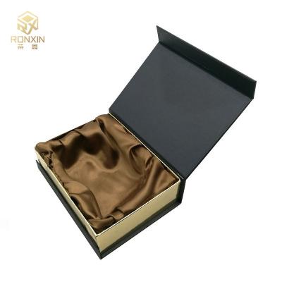 China Vlakke de Giftdoos van de Pak Kartonnen Magnetische Sluiting, Opvouwbare Magnetische Giftdozen Te koop