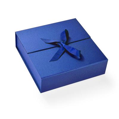 Cina Contenitore di regalo magnetico di carta rigido della chiusura 157GSM Matt Lamination in vendita