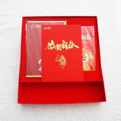 中国 ギフトの包装のためのふたおよびベース ボックスの形の赤いアート ペーパーのボール紙のギフト用の箱 販売のため