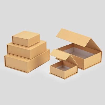 Cina Scatola magnetica della chiusura di abitudine del cartone di Art Paper 2mm dorata in vendita