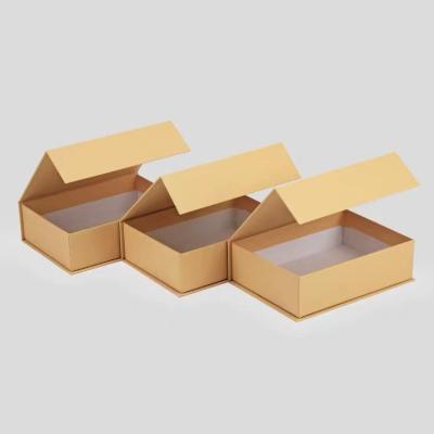 Cina Scatola magnetica della chiusura di abitudine del cartone di Art Paper 2mm dorata in vendita
