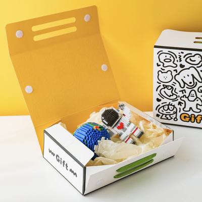 Cina Il bianco i contenitori pieghevoli di carta patinata con il piccolo imballaggio del regalo del nastro in vendita