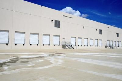 China Long Fatigue Life Steel Structure Warehouse Built with Q235/Q355 Grade Steel and Optional Lighting System for sale