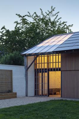 China Lower Labor Costs Steel Structure Building With Open Spaces Possible Without Intermediate Columns Or Walls for sale
