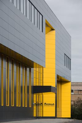 China High Rise Steel Building Construction Q235B Steel Texture and Optional Lighting System for Sustainable Construction for sale