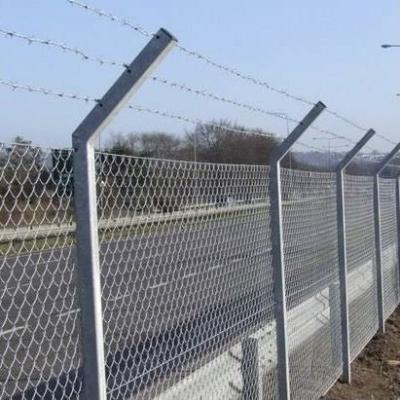 China Woven Fence System Top Galvanized Steel Wire Alloy Chainlink Fence Te koop