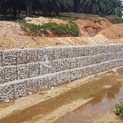 Cina Tensile Welded Fence Gabion Box Made of Alloy Steel Wire With Double Layer PVC Coating in vendita