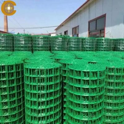 Cina 2x2 3/8 Inch Plastic Coated Welded Wire Mesh Fence Roll Erosion Resistant in vendita