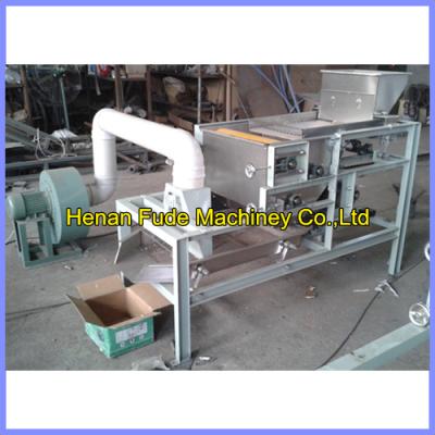 China peanut peeling machine with half kernel for sale