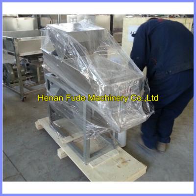 China dry peanut red skin peeling machine, peanut peeler for sale