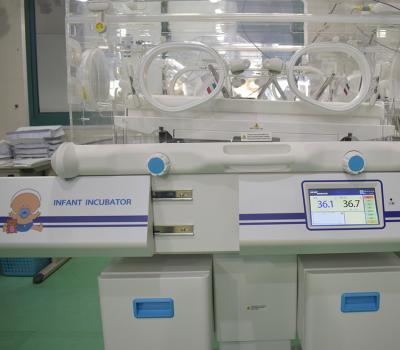 Cina Incubatore medico neonatale per neonati con quattro allarmi di autocontrollo 4000A/B in vendita