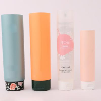 China Tubo de empacotamento cosmético macio do PE biodegradável para a loção do corpo do creme da mão à venda