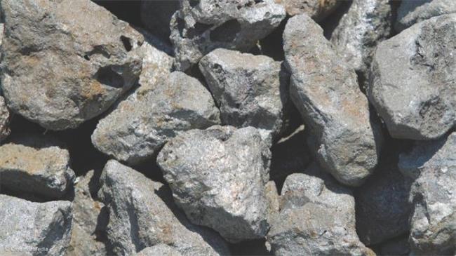 Il grado HC FeCr della fonderia fonde per la ferro lega della fabbricazione dell'acciaio 100mm FeCr