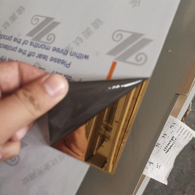 Chine Feuille d'acier inoxydable de miroir d'or avec le film de PVC pour le plat de l'épaisseur 0.76mm de décoration à vendre