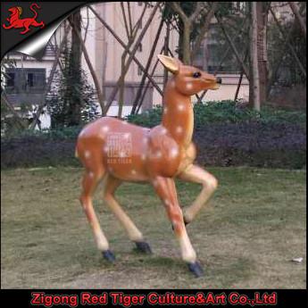 Cina Resina di statue di animali da giardino su misura in vetroresina a prova di sole in vendita