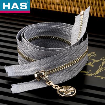 China Grijze metalen tandversnellers Op maat gemaakte luxe rits voor handtassen Te koop