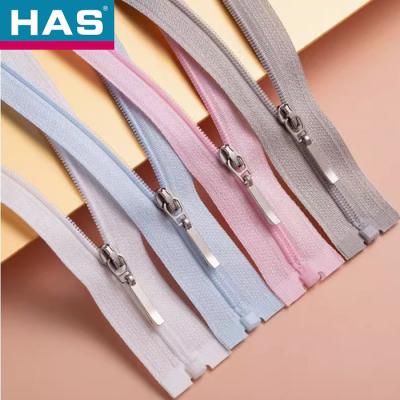 China Nylon Zippers For Business Teeth Run Smoothly In Any Color for sale