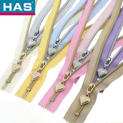 China #5 Metallic Teeth Nylon Zippers Durable Nylon Coil Zipper Customized for sale