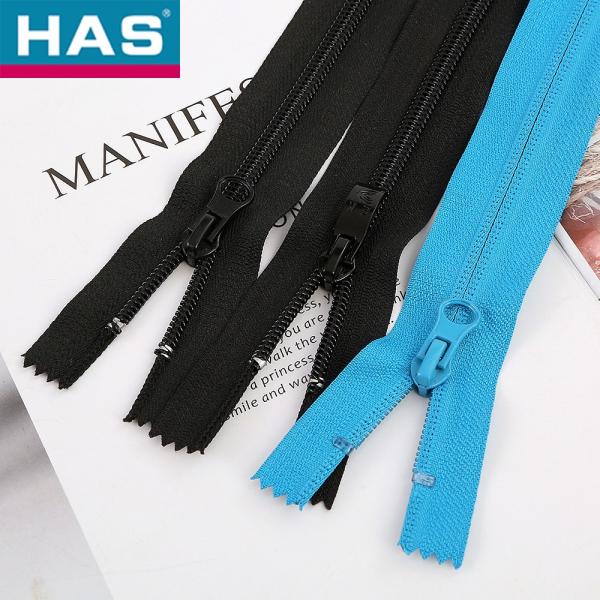 Quality Plastic Teeth Zipper With Self-Locking For Customizable Clothing And Lightweight for sale