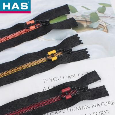 China #5 Cerradura de resina de dos colores con plástico de colores en venta